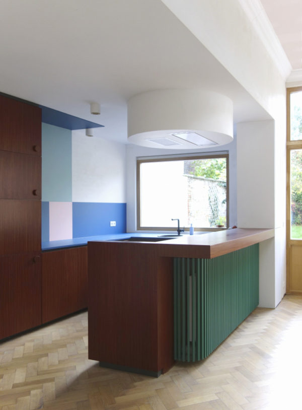 Les agencements colorés et scénographiés de Dries Otten - Turbulences Déco