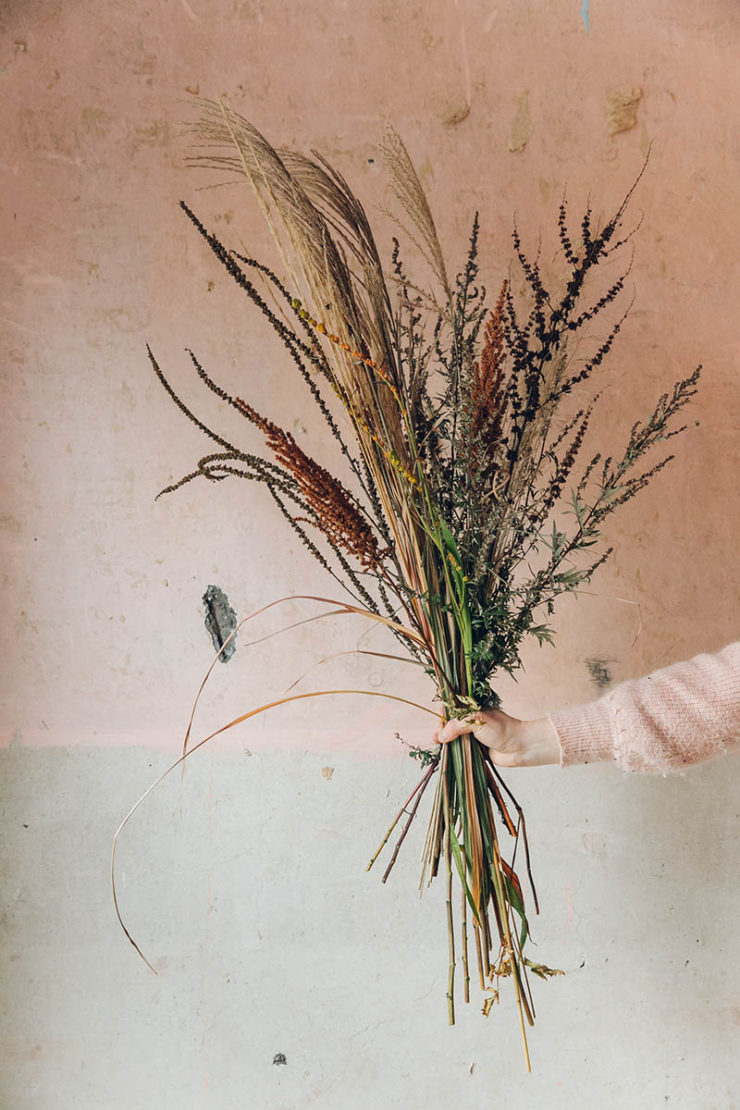 Bouquets d'hiver : fleurs séchées et branches nues - Turbulences Déco