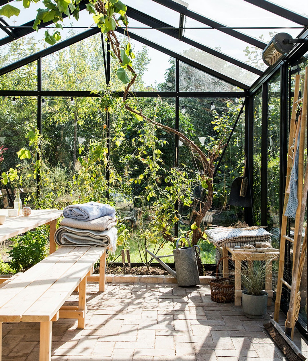 [ DECOllectif ] Transformer une serre en pièce de jardin - Turbulences Déco