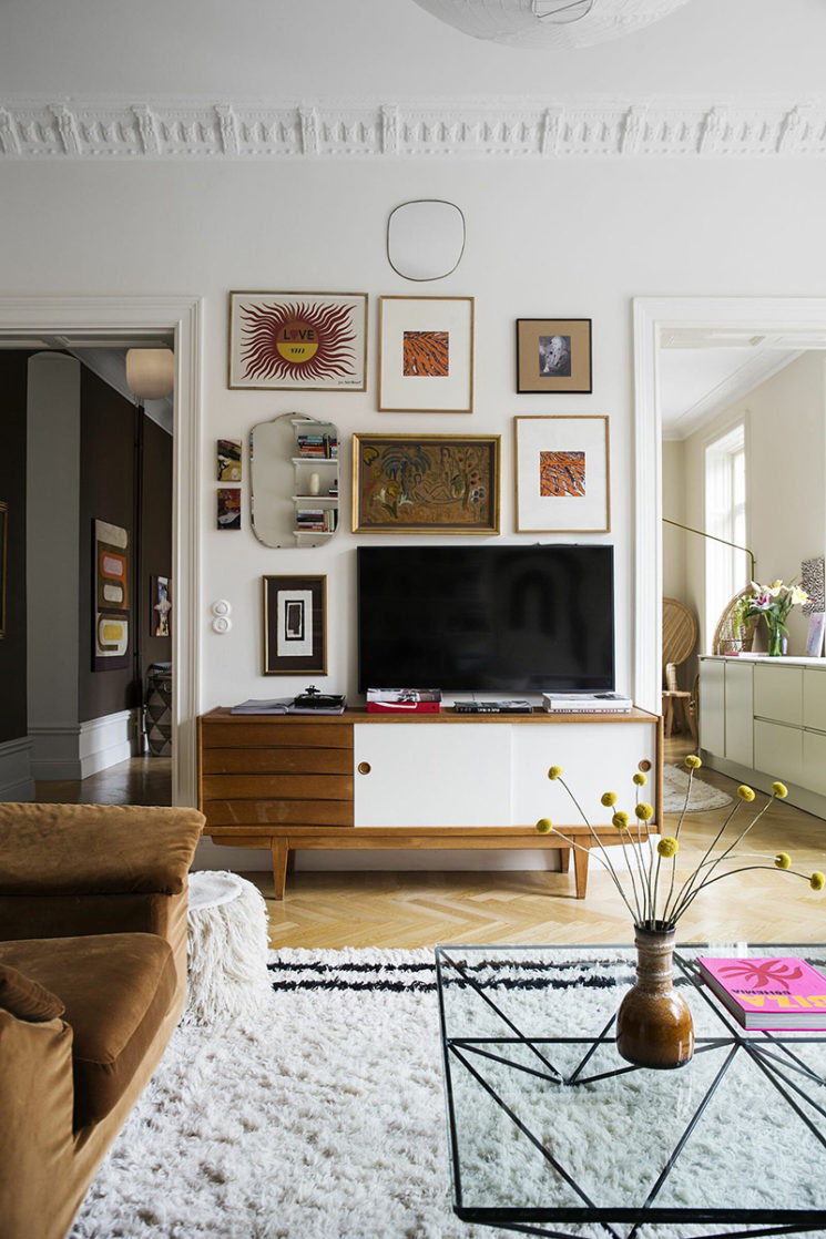 Comment intégrer sa télé dans son salon, sans que cela fasse tache ...