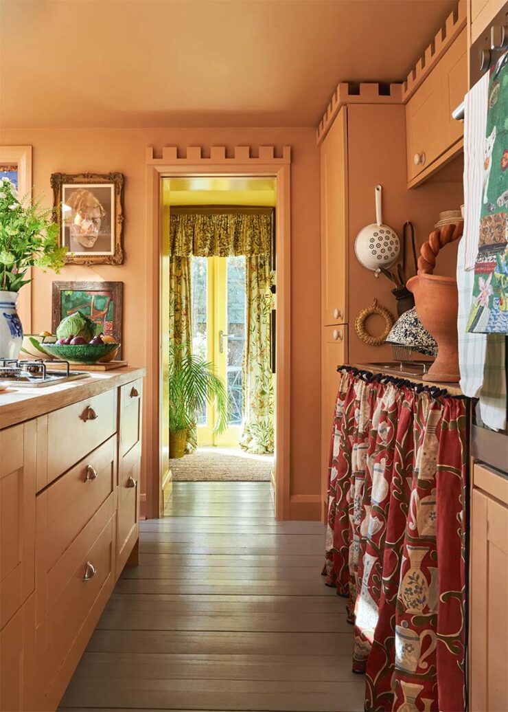 Le rideau jupon, croyez-vous à son retour ? - Turbulences Déco